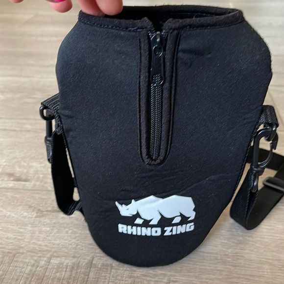rhino king | Kitchen | Rhino Zing Black Water Bottle Carrier | Poshmark